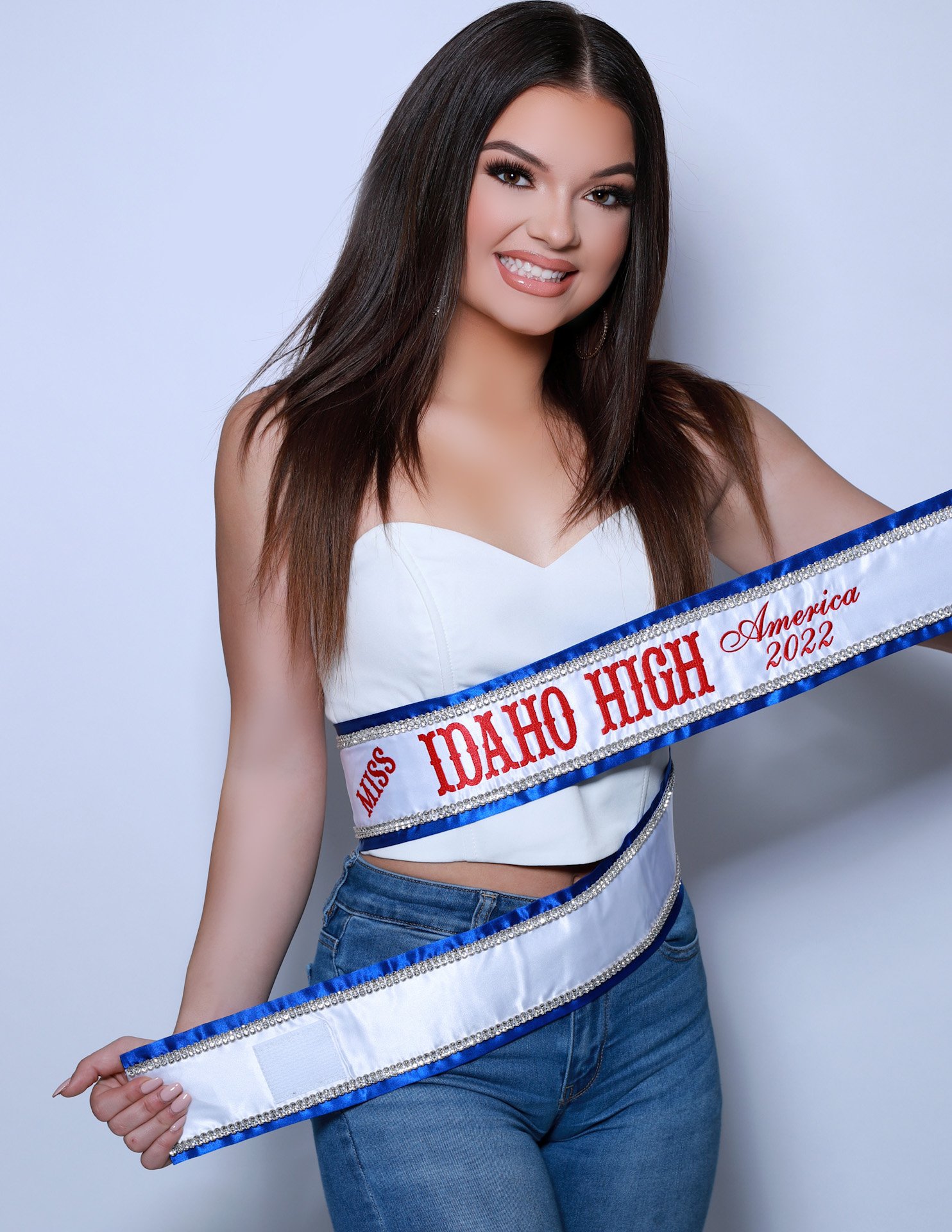 Meet Aly - Aly Feely