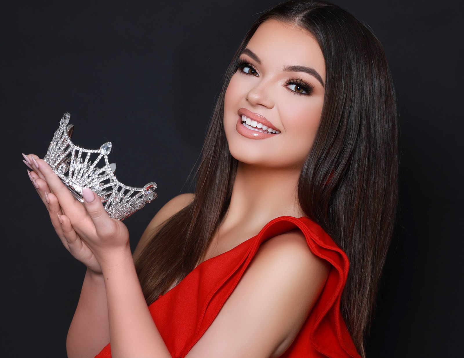 Meet Aly - Aly Feely